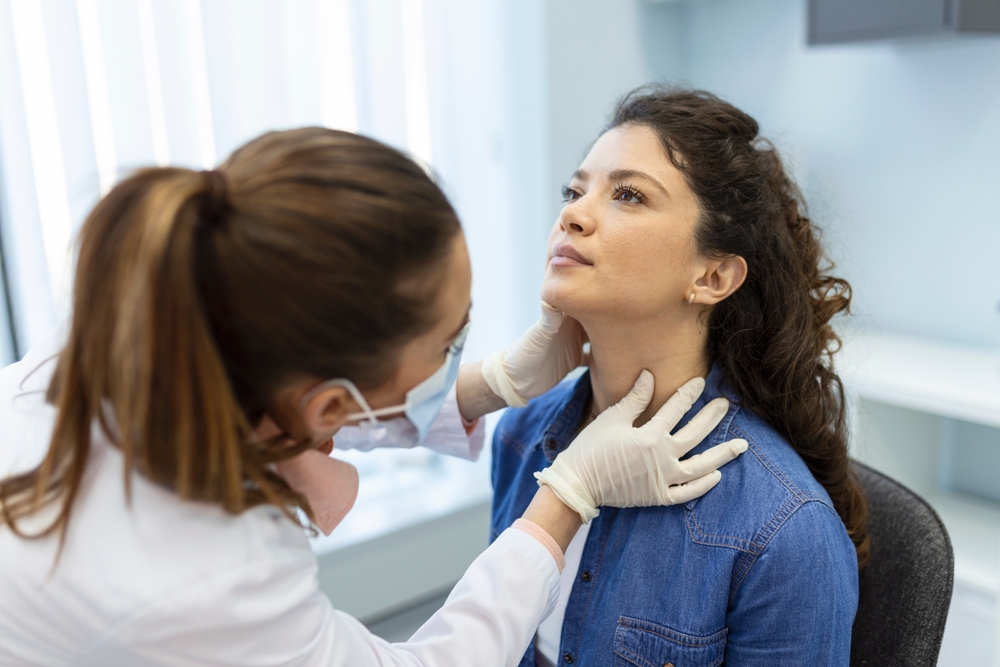 6 Eye Signs of Hyperthyroidism and Treatment Options Available - Mixacle